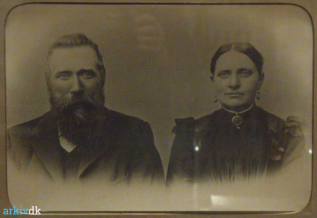 arkiv.dk | Kristen Jensen og hustru - "Damgaard", Rantzausgavevej 2, Solbjerg?