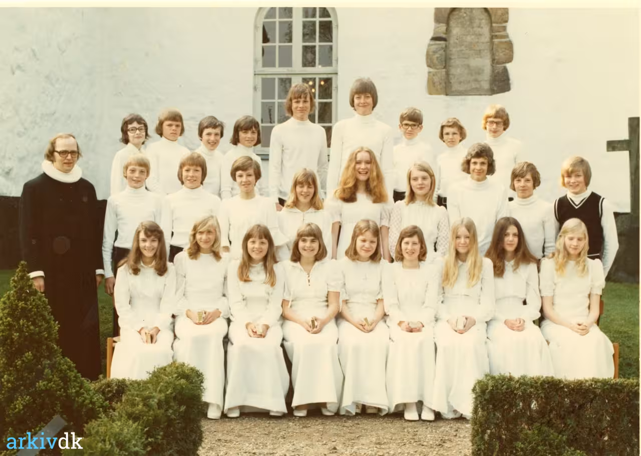 arkiv.dk | Konfirmander Ringe Kirke 1975 11/5
