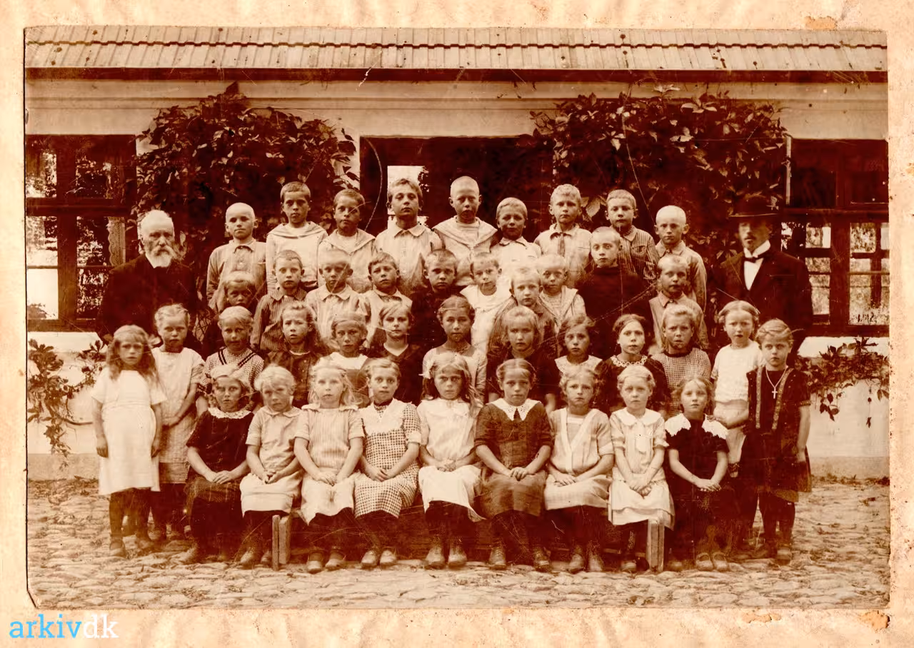 arkiv.dk | Klassebillede fra Ludvigsminde skole 1900