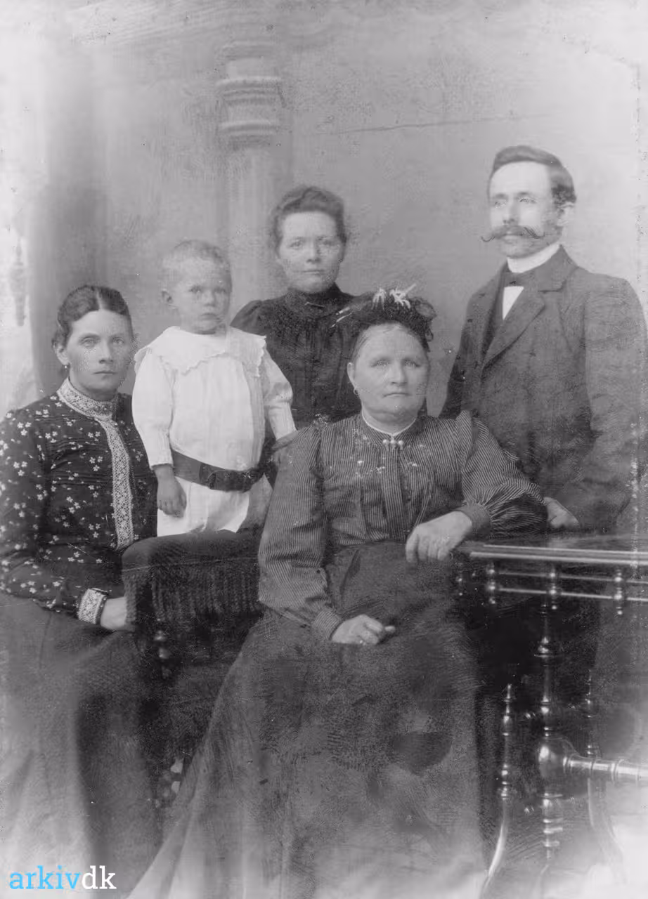 arkiv.dk | Ane Kirstine Jensen (født Hansen) m.fl.