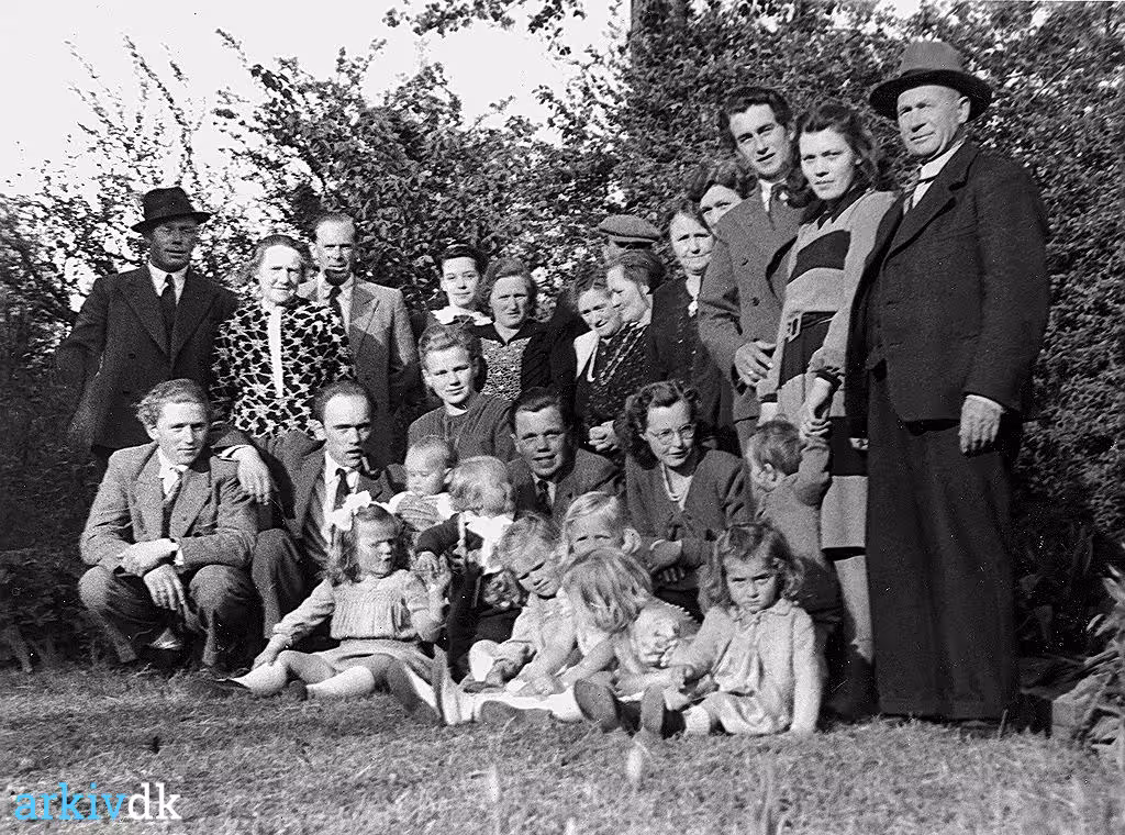 arkiv.dk | Familiedag hos Anna Henriksen, Solbakken Hillerød