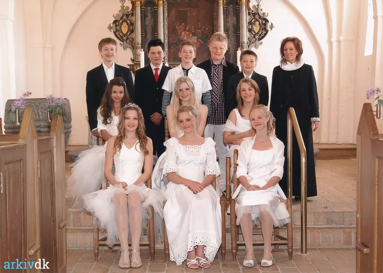 arkiv.dk | Konfirmation i Fruering Kirke 2007