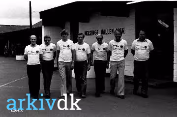 arkiv.dk | Helsinge byfest - byfestudvalget, Helsinge Hallen,Helsinge. Gruppebillede fra v. Erik ...