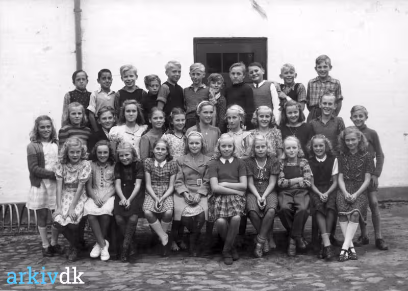 arkiv.dk | Klassebillede. Helsinge Skole, elever årg. 1947
