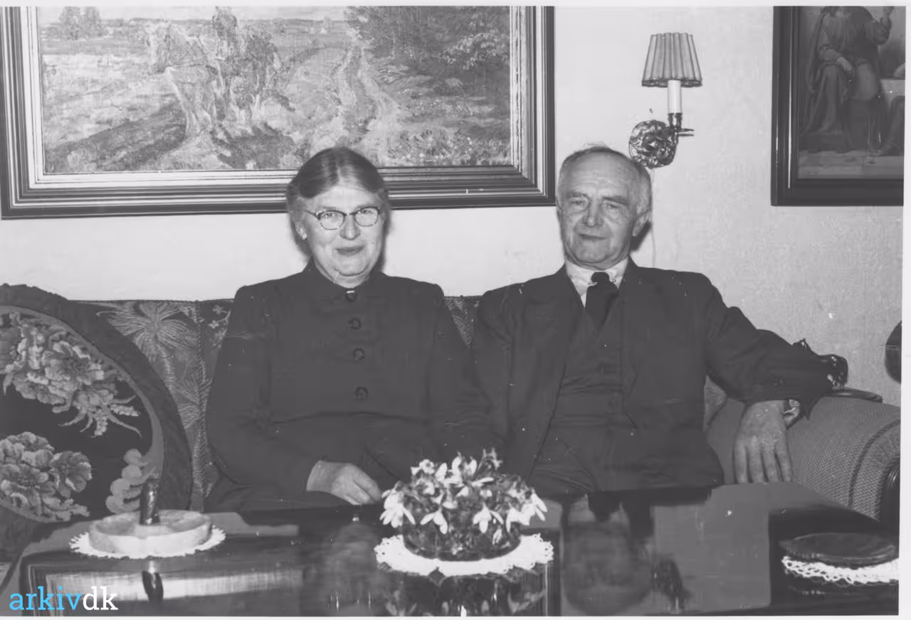 arkiv.dk | Portræt af ægteparret Birthe og Knud Knudsen Alling Østergaard Tulstrupvej 8
