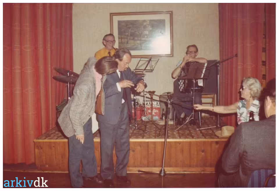 arkiv.dk | Festdeltagere på Dokkedal Kro