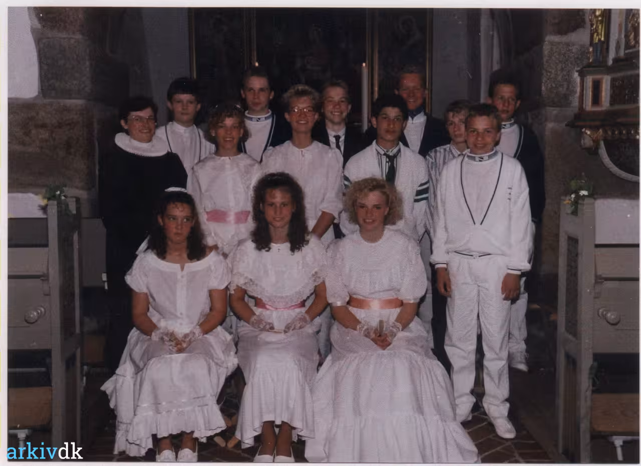 arkiv.dk | Konfirmation i Årre Kirke 1989