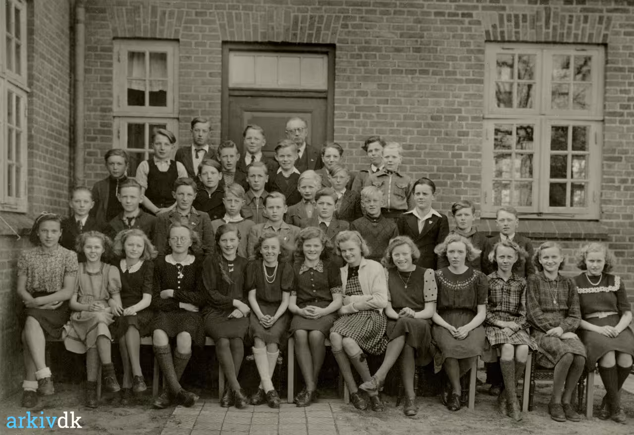 arkiv.dk | Vojens kirke. Konfirmander. 1946