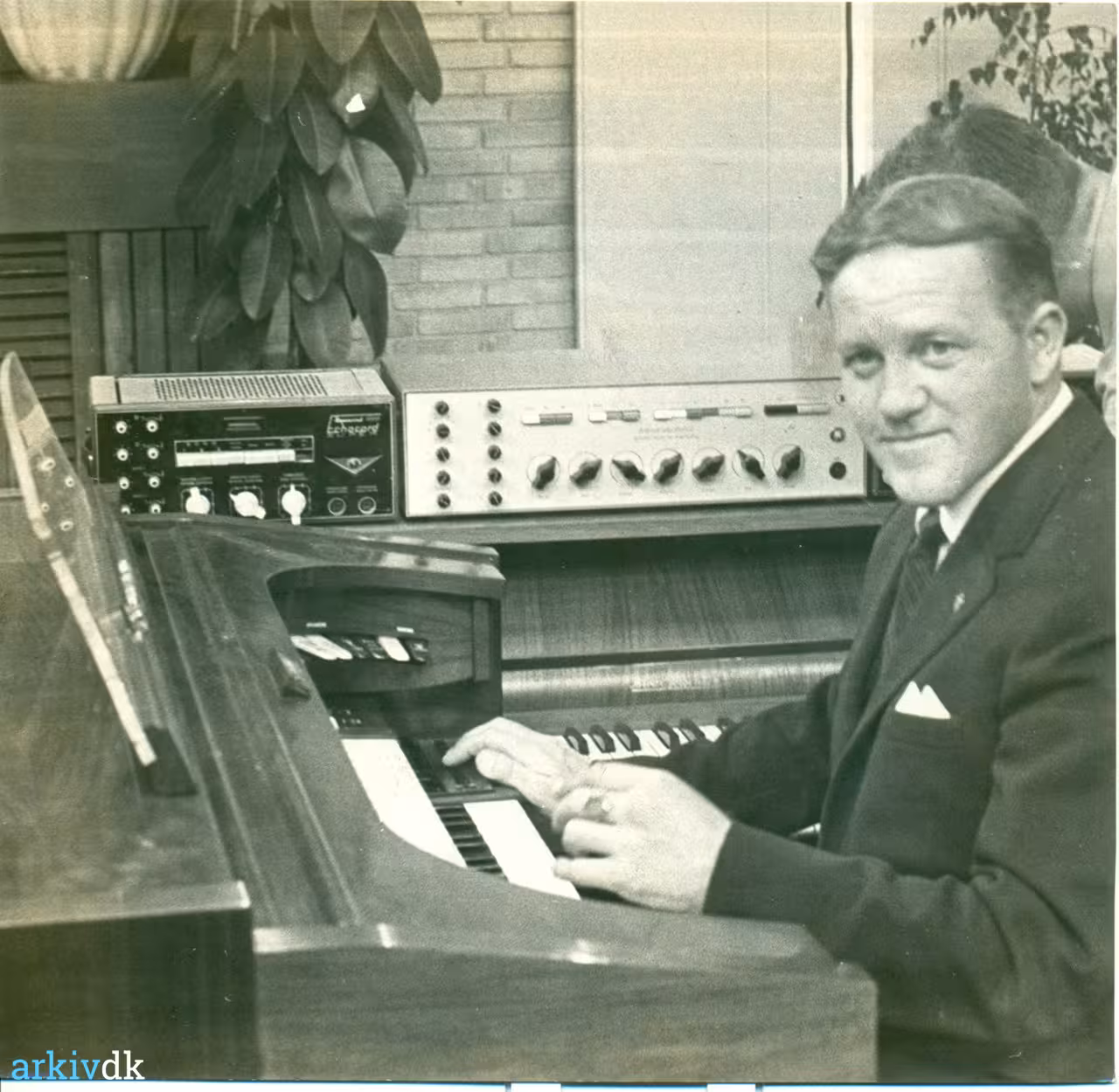 arkiv.dk | Pianist Peter Erling