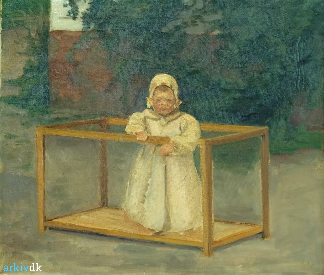 arkiv.dk | Birthe Levin Hansen i kravlegård i gårdspladsen på Moesgaard.