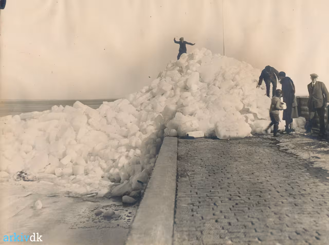 arkiv.dk | Isvinter i Rungsted havn, 1923-24