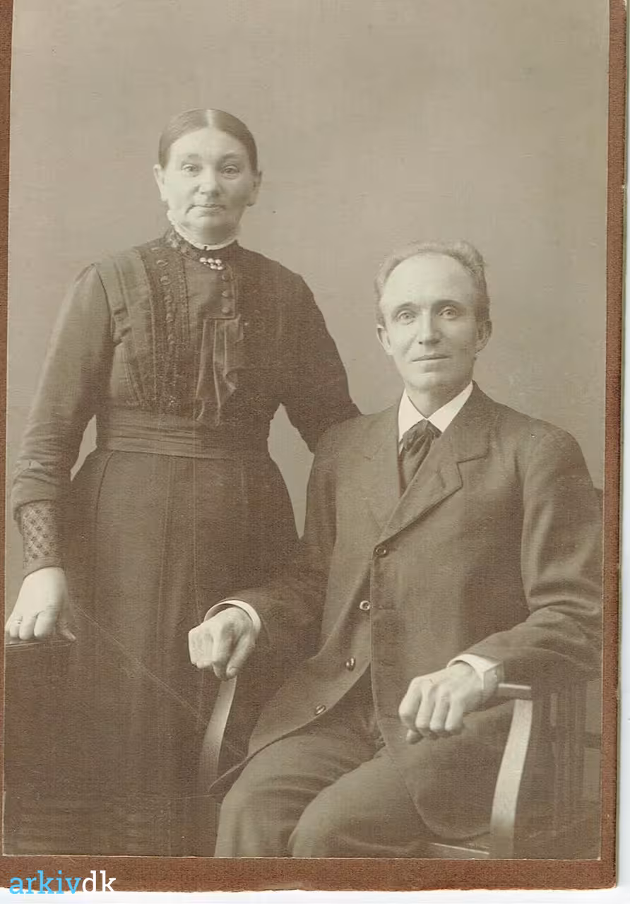 arkiv.dk | Christensen, Christen "Thøger" og Gine. Outrup.