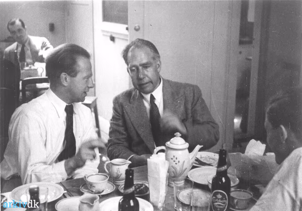arkiv.dk | Werner Heisenberg and Niels Bohr.