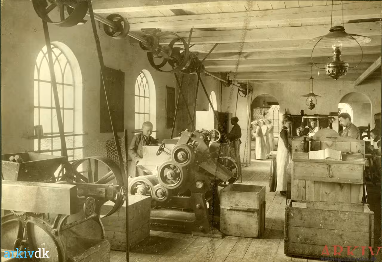 arkiv.dk | A/S Kaalunds Fabriker, Dyrehavevej 7-9. Produktions- og pakkelokaler
