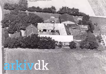 arkiv.dk | Bousagergård. Luftfoto. (Ca.1935) Matr. nr. 2a m fl. Risby BY.
