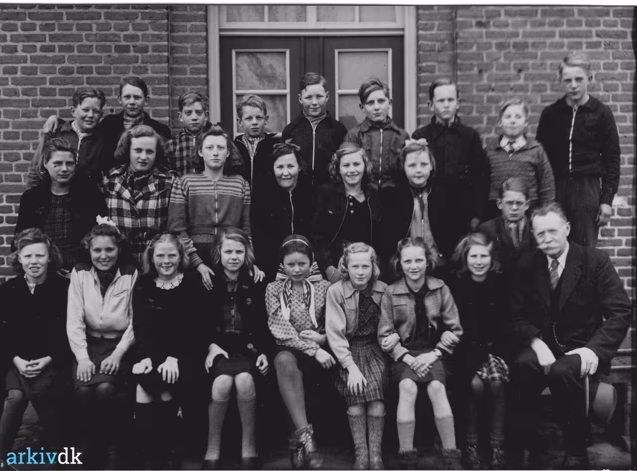 arkiv.dk | Viby Skole. Klassebillede. ca. 1944