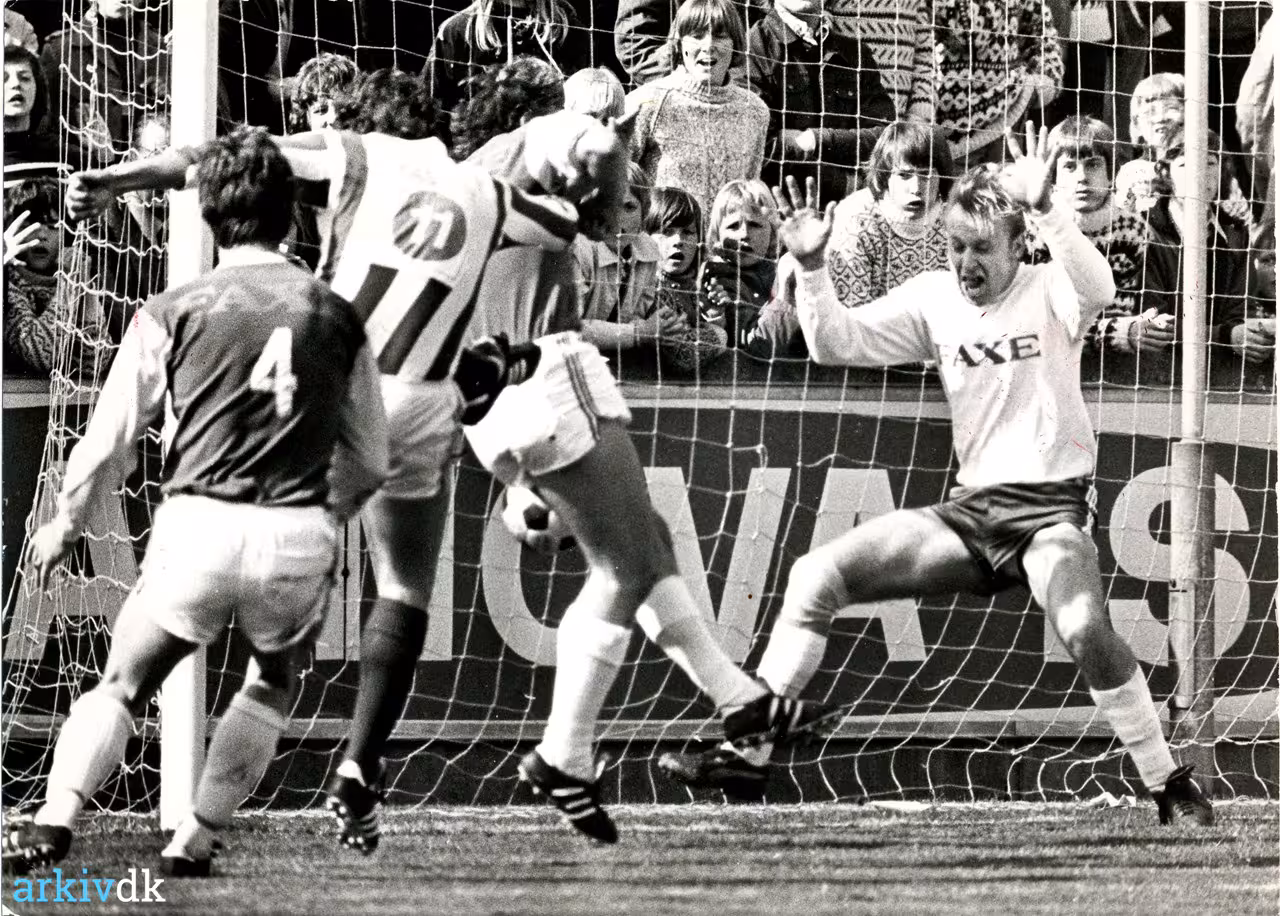 arkiv.dk | Aalborg Boldspilklub (AaB). Kurt Berthelsen scorer mod Næstved Boldklub. År 1973