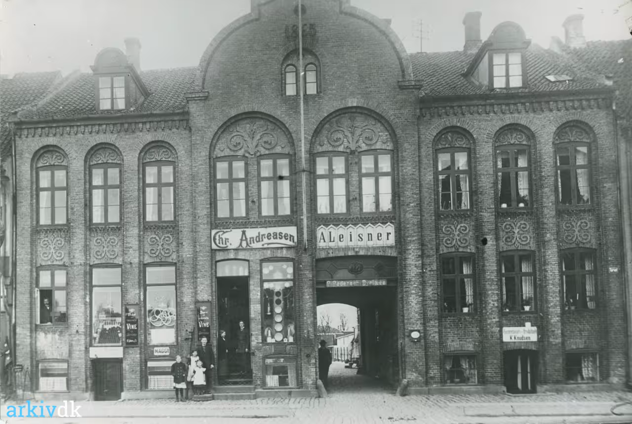 arkiv.dk | Torvet 9 Personerne på billedet er ubekendte.