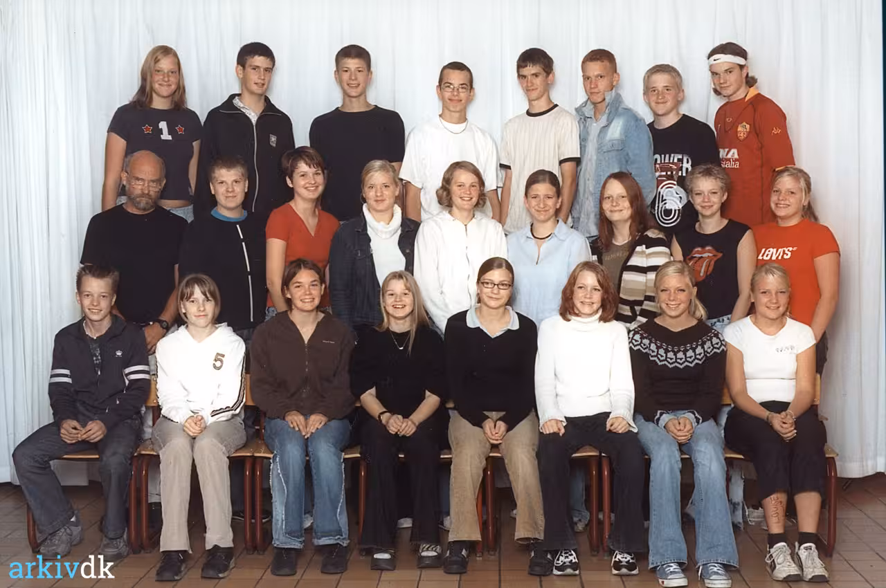 arkiv.dk | Elever Bøvling Skole 2002 9. Kl.