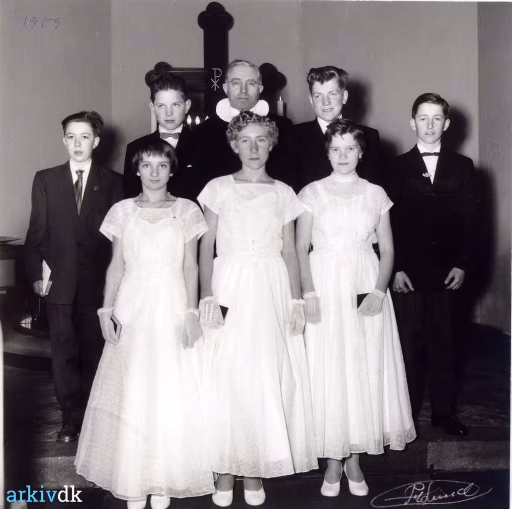 arkiv.dk | Konfirmander i Skærlund Kirke 1959