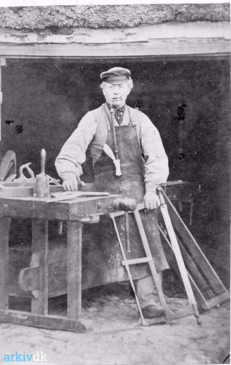 arkiv.dk | Ukendt snedker, fotograferet af den