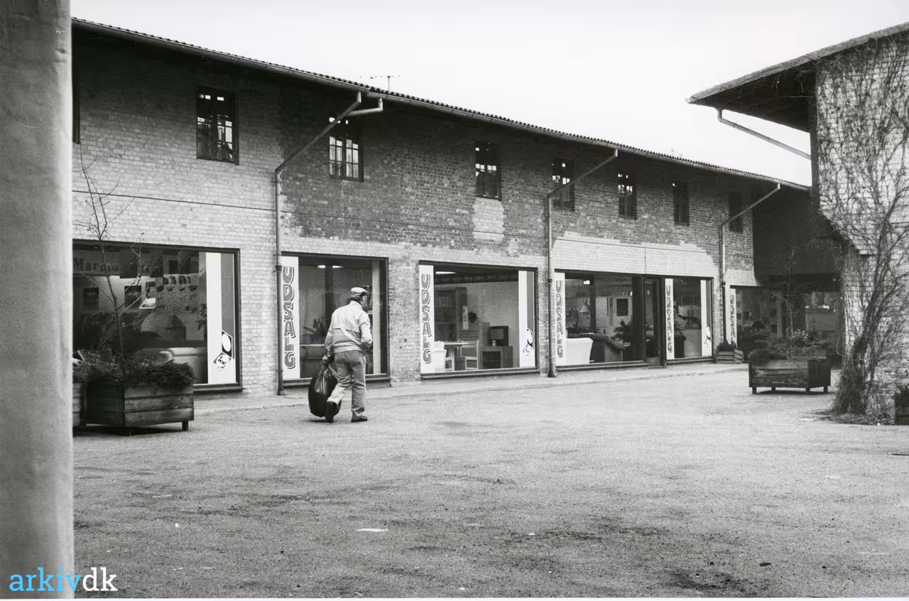 arkiv.dk | Møbelhandler Bent Hermansen solgte Vestergade 20 til Dansk Supermarked