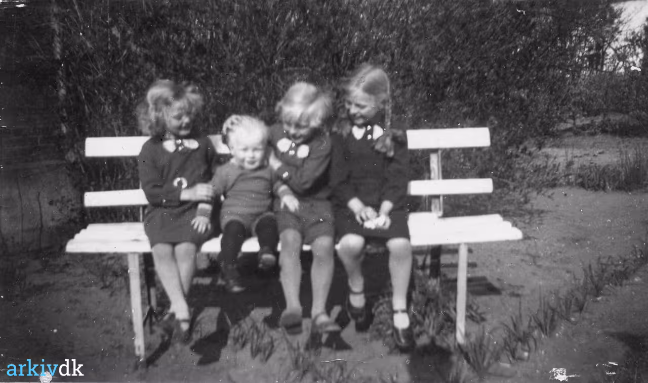 arkiv.dk | Helga, Ingrid og Ellen Frederiksen Nielsen