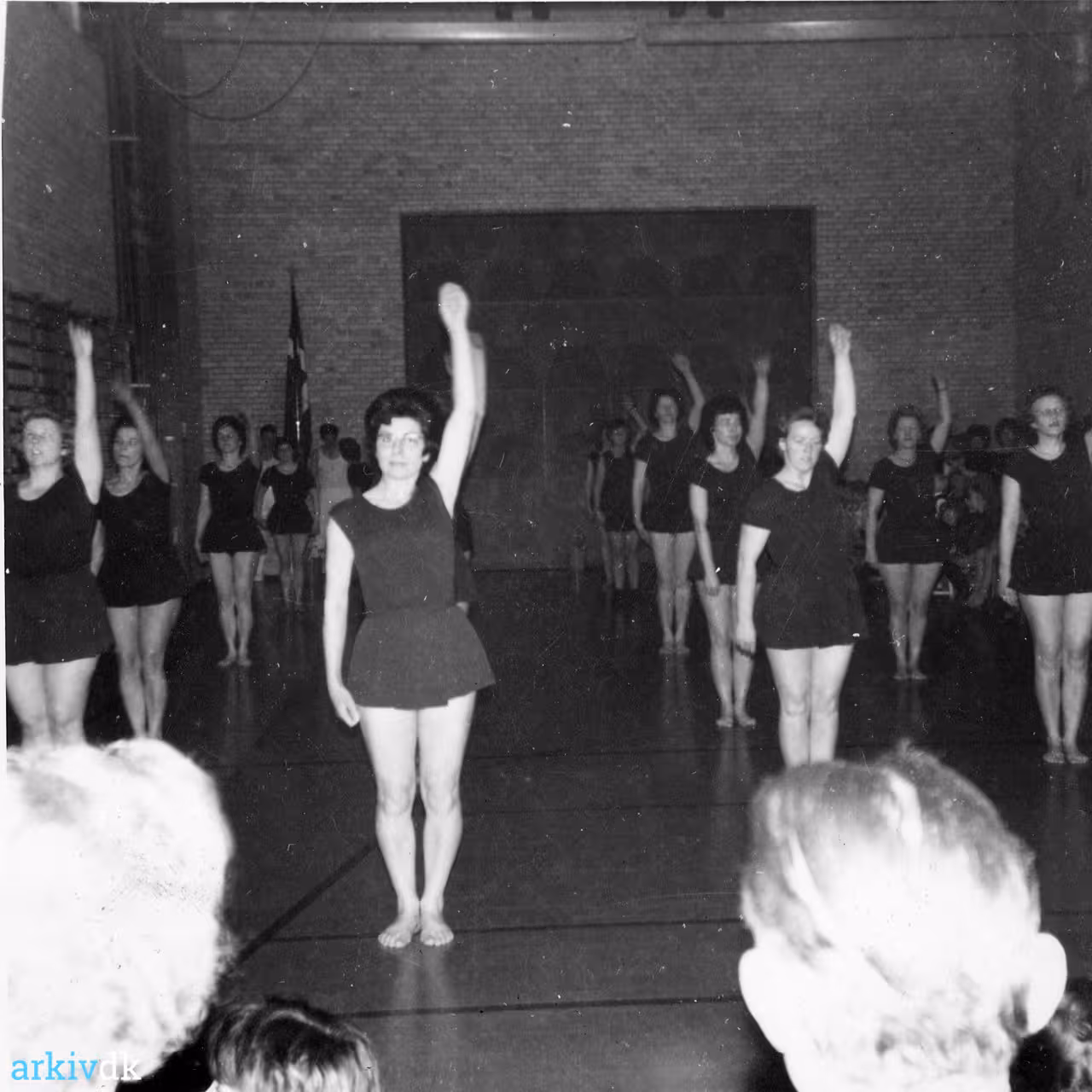 arkiv.dk | Gymnastikopvisning på Kalvehave Skole