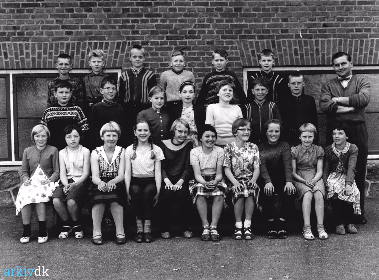 arkiv.dk | Hornslet Skole, klassebillede 4.b 1960-1961.