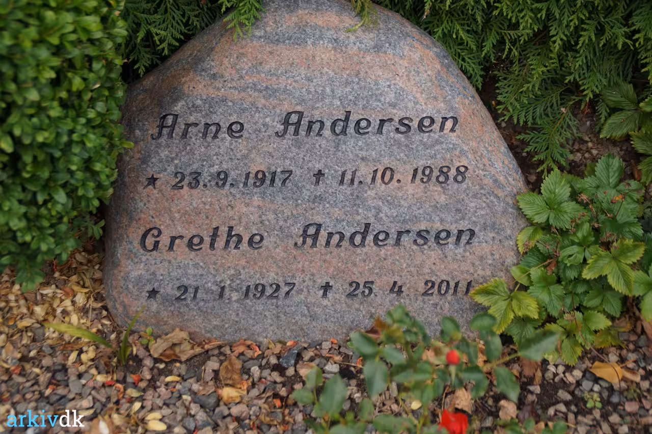 arkiv.dk | Arne Andersen og Grethe Andersen. Gravsten på Beder kirkegård