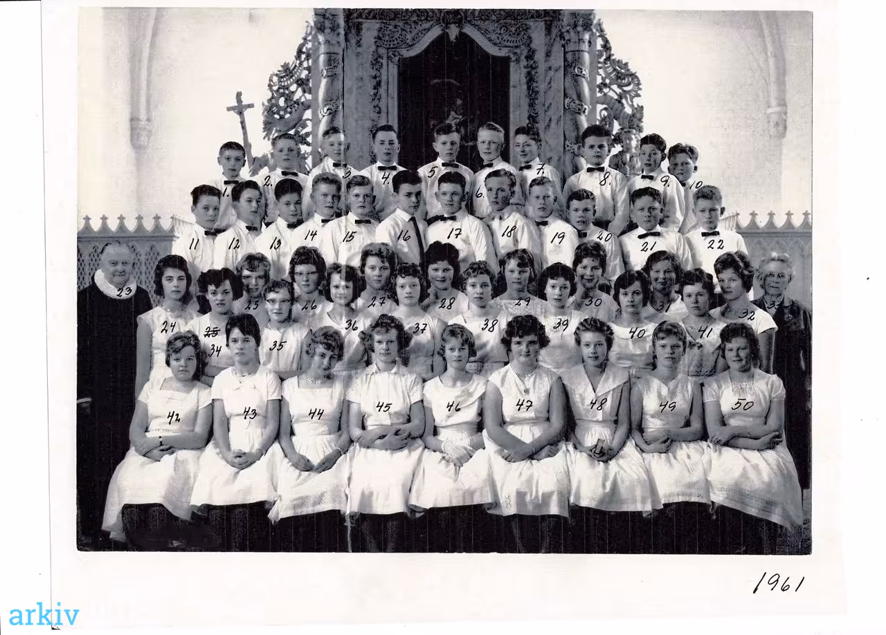 arkiv.dk | Konfirmation i Kliplev Kirke 1961