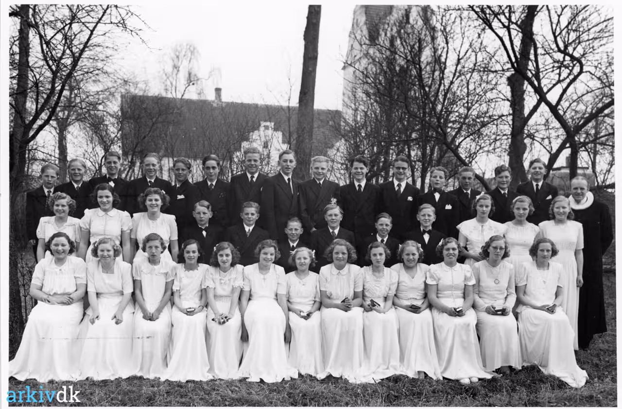 arkiv.dk | Konfirmander Ringe Kirke 1949 3/4
