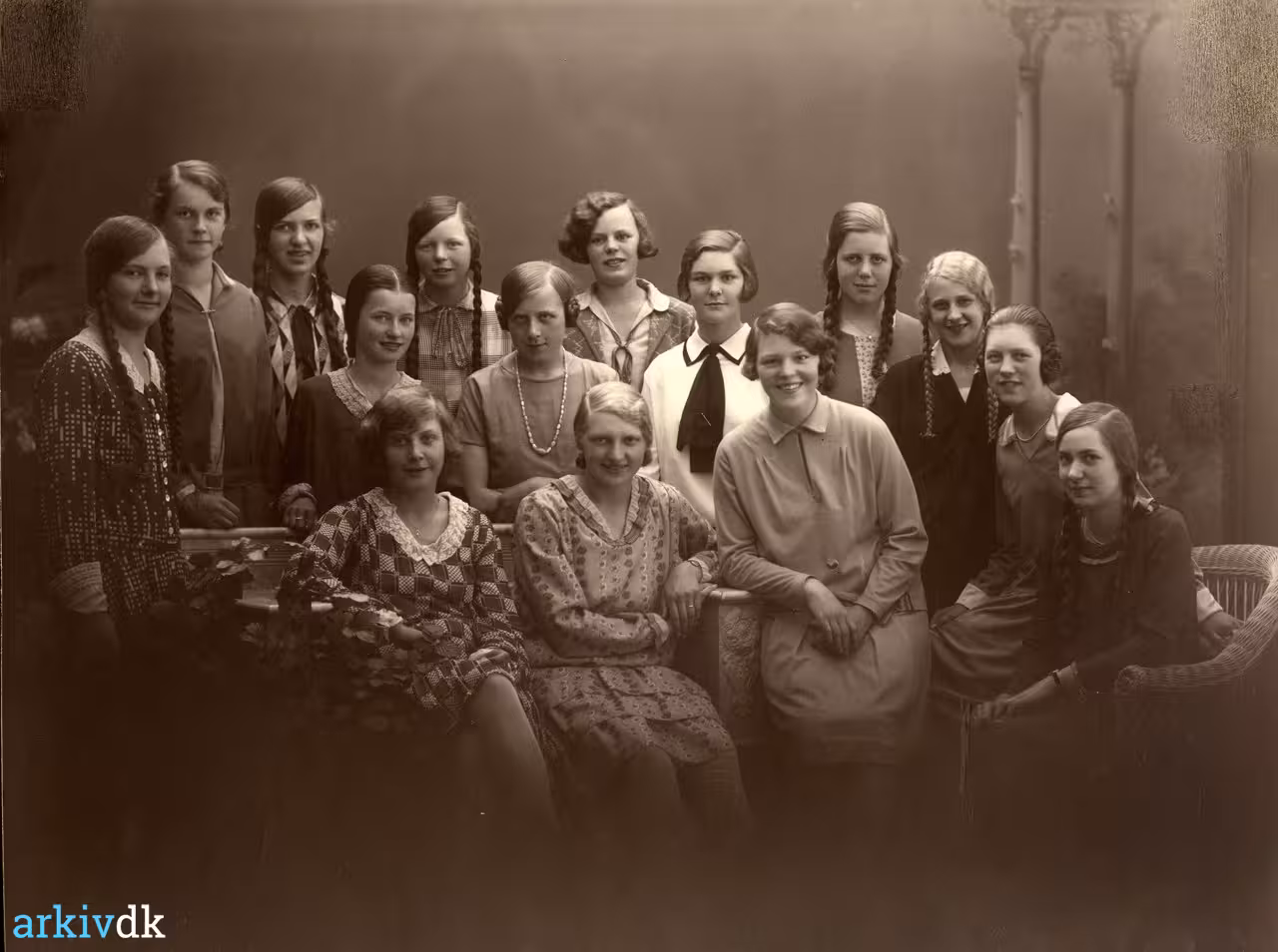 arkiv.dk | Realklasse på Vejle Døtreskole, Dæmningen 21, 1929