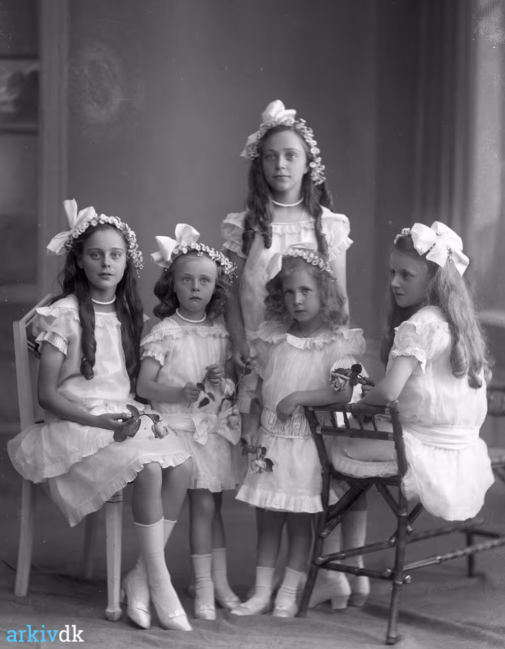arkiv.dk | Portræt - brudepiger, Vejle, 1915
