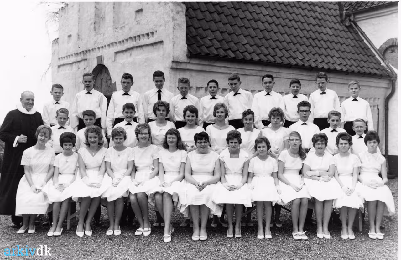 arkiv.dk | Konfirmander Ringe Kirke 1962 1/4