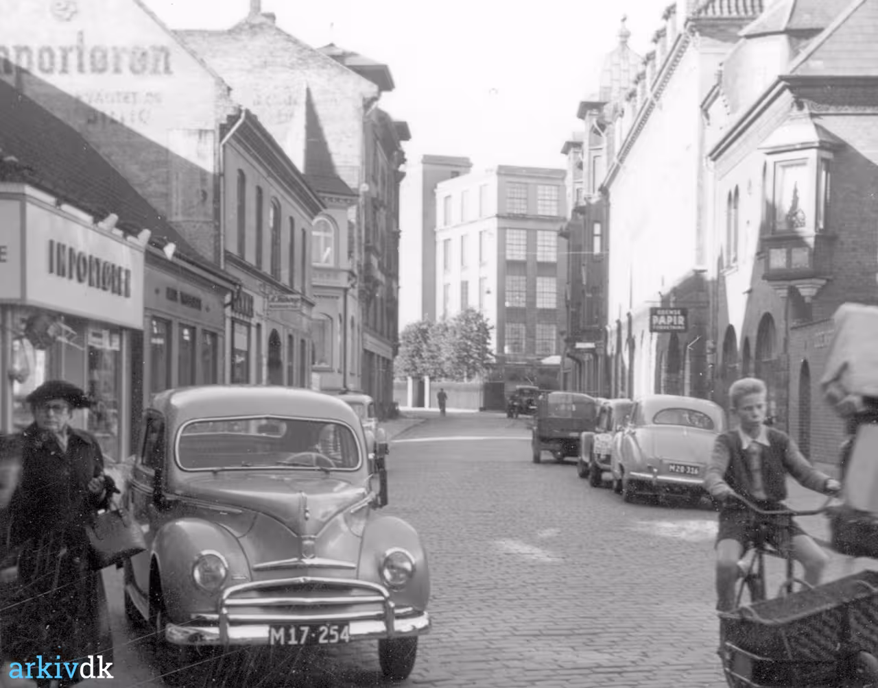 arkiv.dk | Pantheonsgade set fra Vestergade ca. 1955