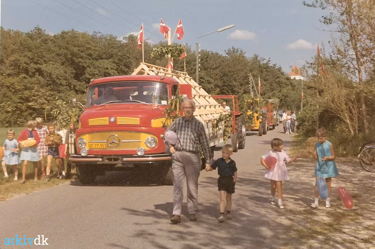 arkiv.dk | Byfest i Farsø - Tom Christensen og Mads Kosack forrest i billedet