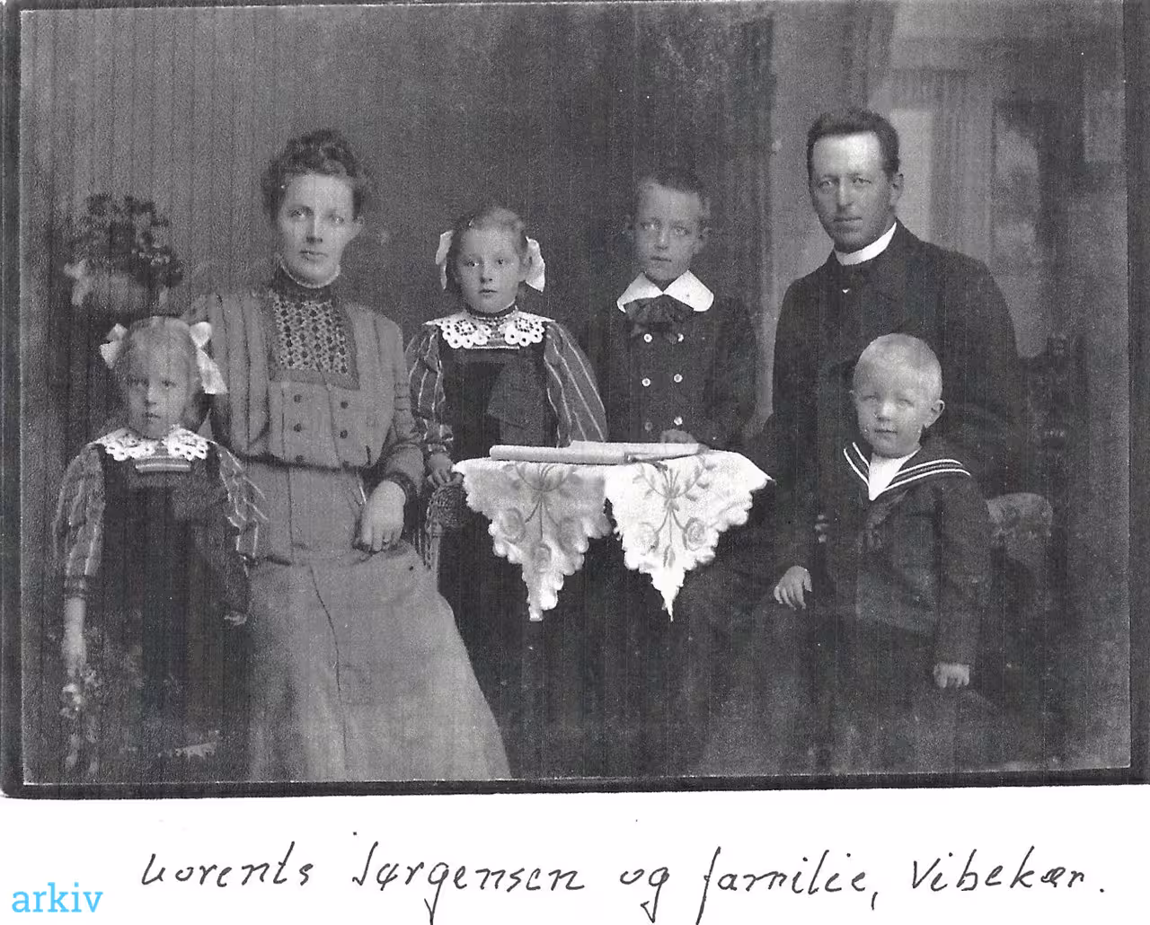 arkiv.dk | Familien Lorenz Peter Jørgensen, Vibekær, Naldtangvej 1, Varnæs