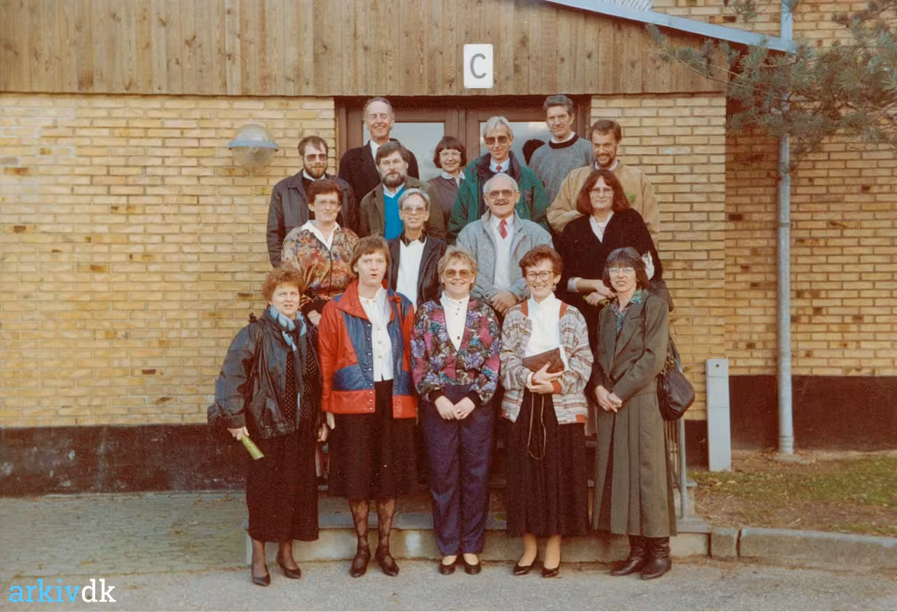 arkiv.dk | Gyvelhøjskolen, Galten, 25-års jubilarbillede af Real A (1962-65).