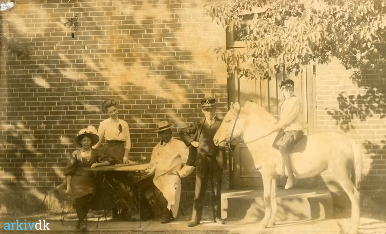 arkiv.dk | Vognmand Larsen og familie, Birkerød