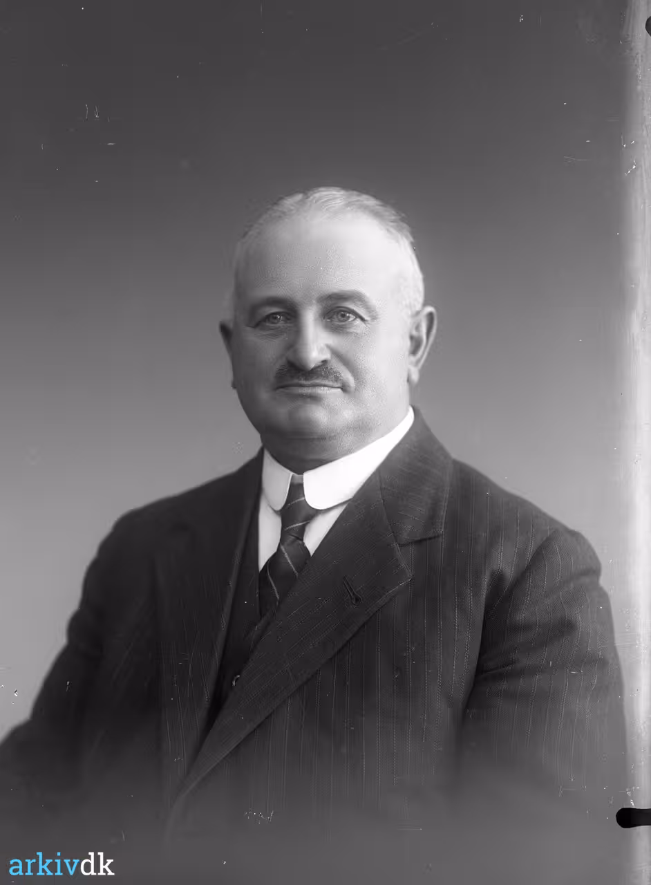 arkiv.dk | Portræt - Marius Jensen (1865-), Vinding Ladegård, 1917