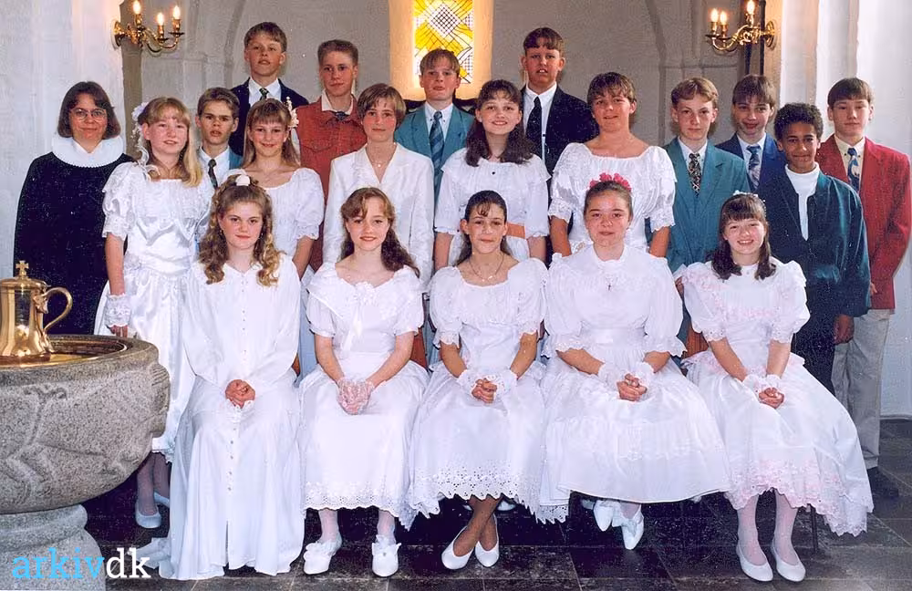 arkiv.dk | Konfirmation 1994, 7.c. klasse, Mårslet Kirke, Mårslet.