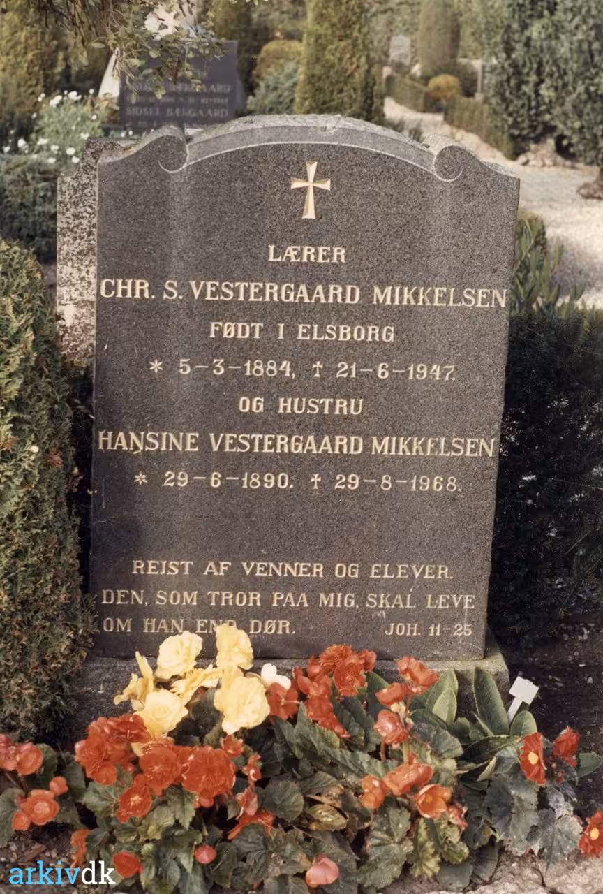 arkiv.dk | Gravsten for Chr. og Hansine Vestergaard Mikkelsen