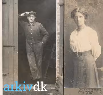 arkiv.dk | Strågård, Kristine og smed Nis Strågård + familie + huset/ smedien på Højholt Ullerup.