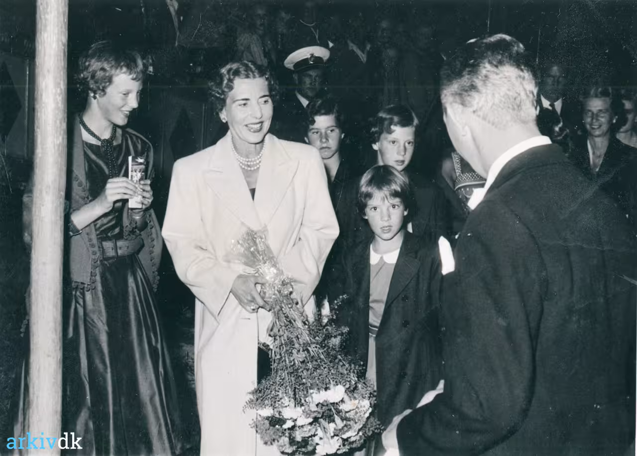 arkiv.dk | Kongefamilien i cirkus