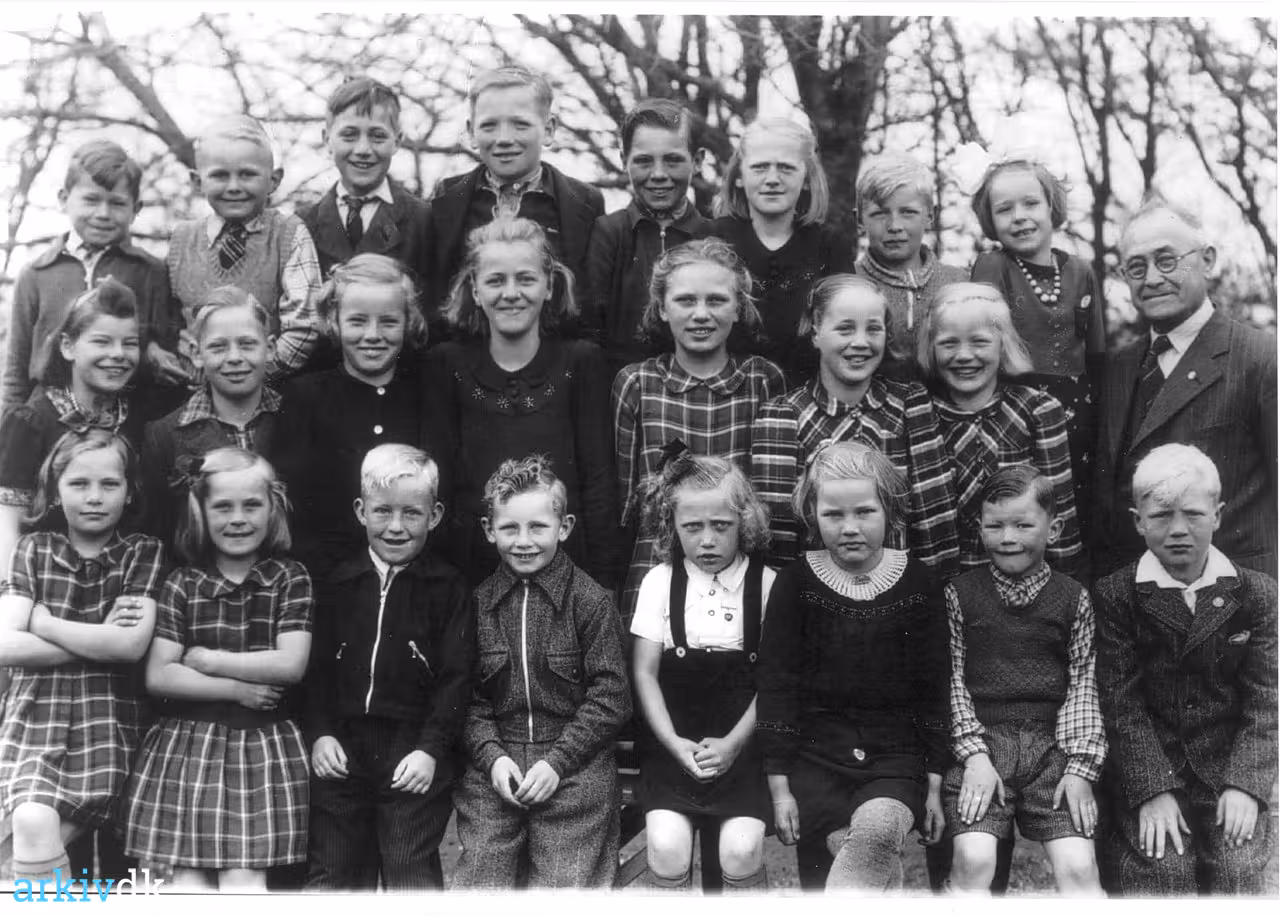 arkiv.dk | Skolebillede Guldager Skole, 1944