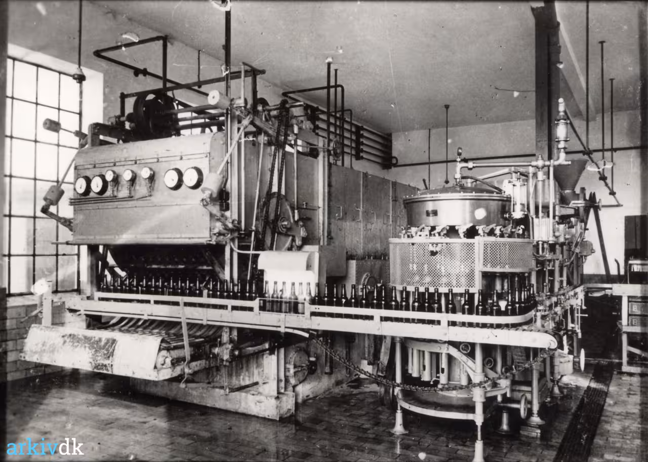 arkiv.dk | Faxe Bryggeri. Den nye tappehal. 1968