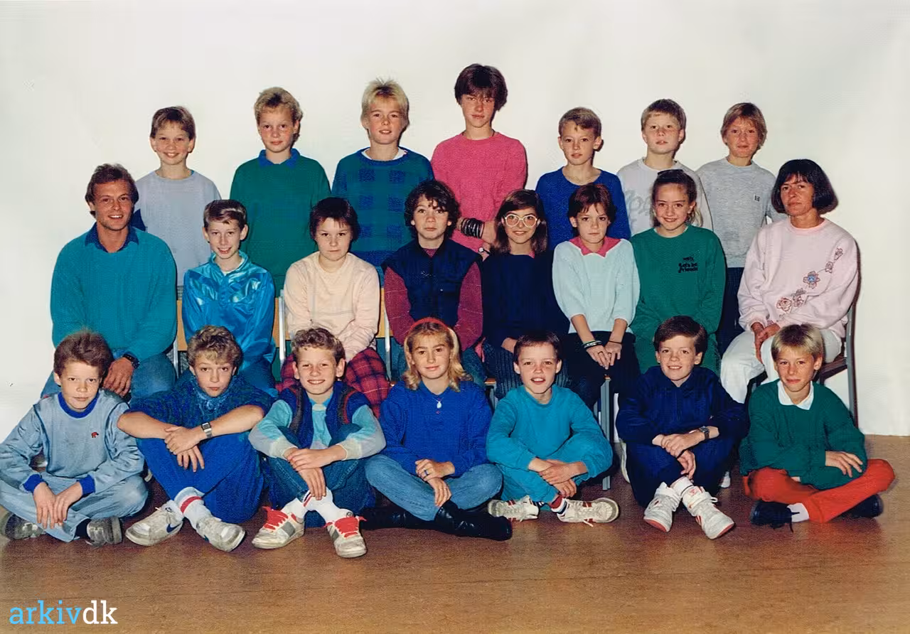 arkiv.dk | Hornslet Skole, klassebillede 5.b 1986/1987.