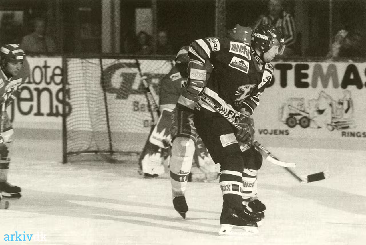 arkiv.dk | Vojens Ishockey Klub. Kamp i Vojens Skøjtehal.