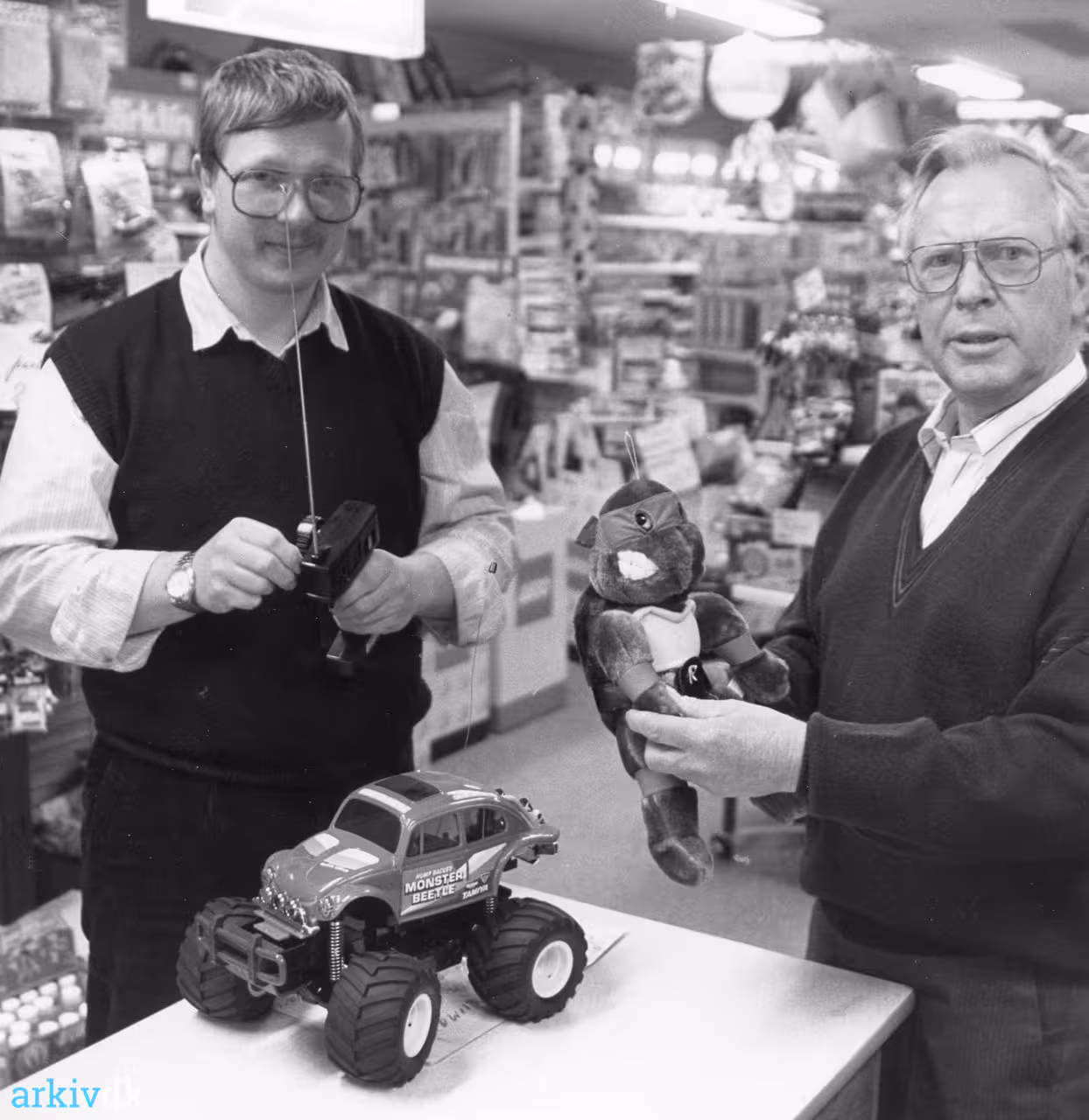 arkiv.dk | Lars Jørgensen og Knud Erik Jørgensen, Tivoli Legetøj, Algade 63